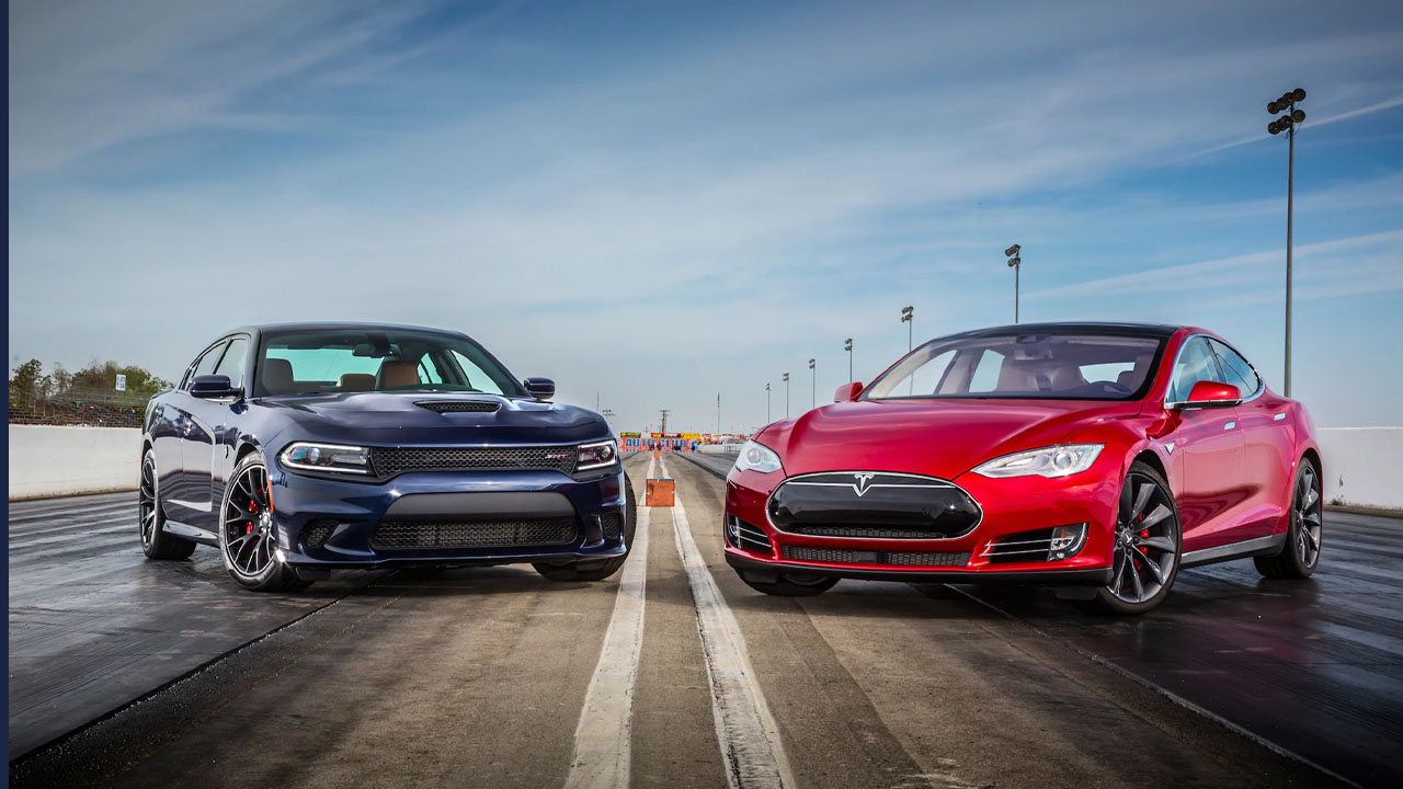 Vidéo : Tesla Model S Blade VS Dodge Challenger Hellcat modifiée